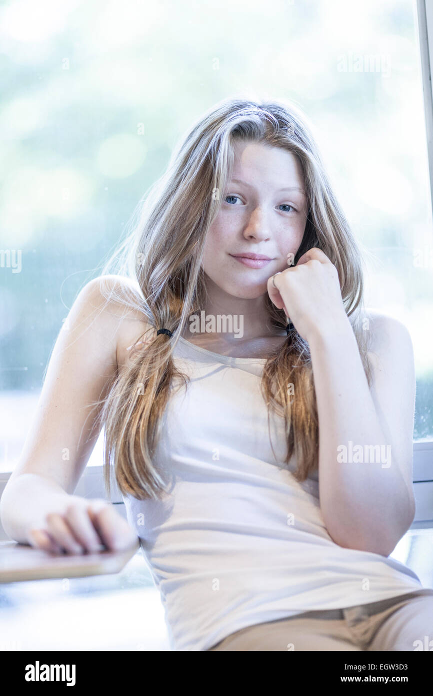 Tween girls hi-res stock photography and images - Alamy