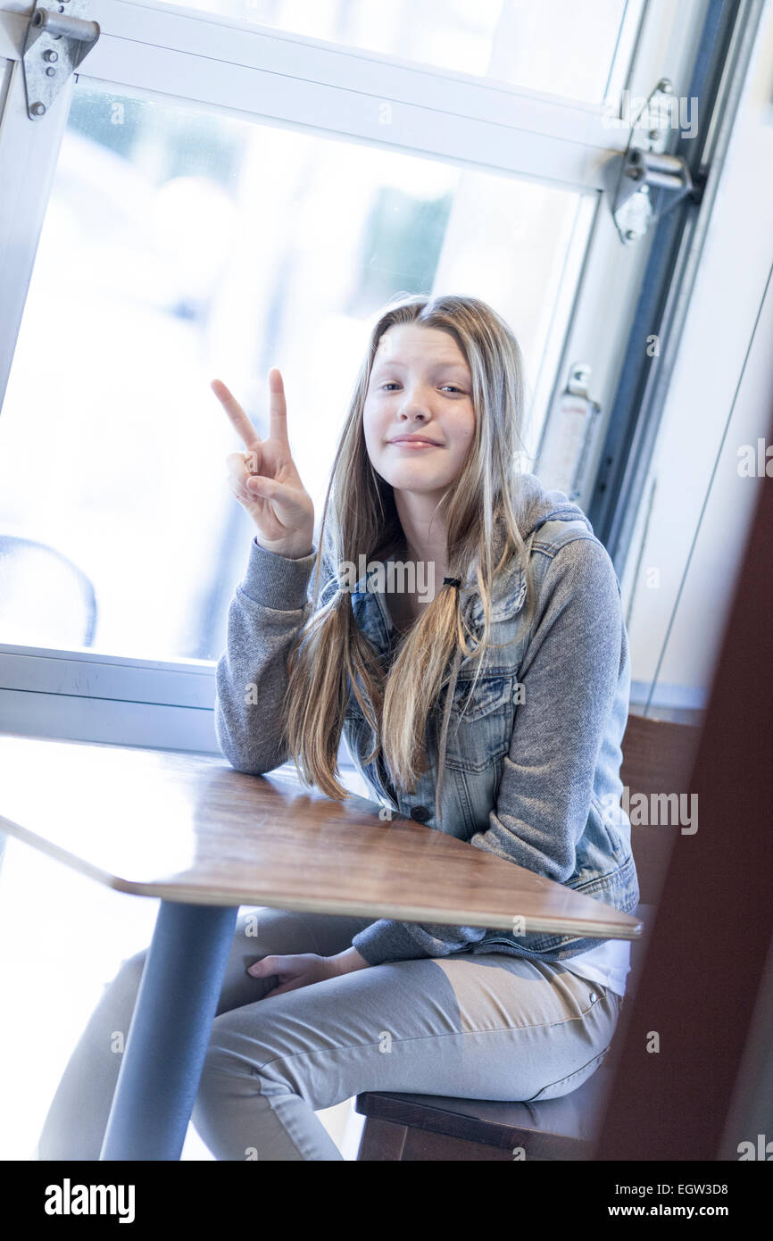 Tween girls hi-res stock photography and images - Alamy