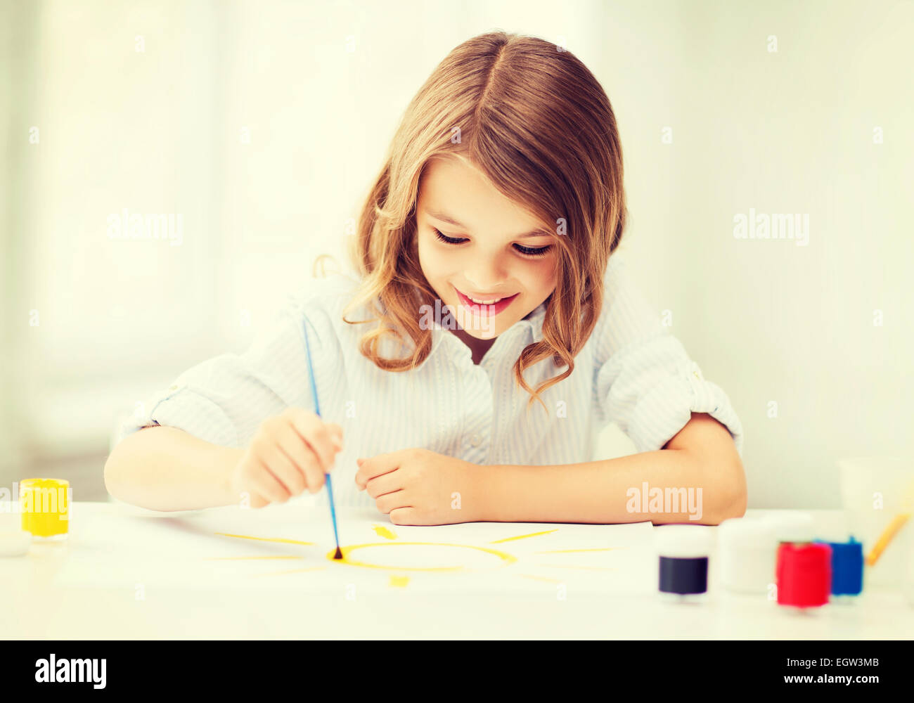 little girl painting at school Stock Photo - Alamy
