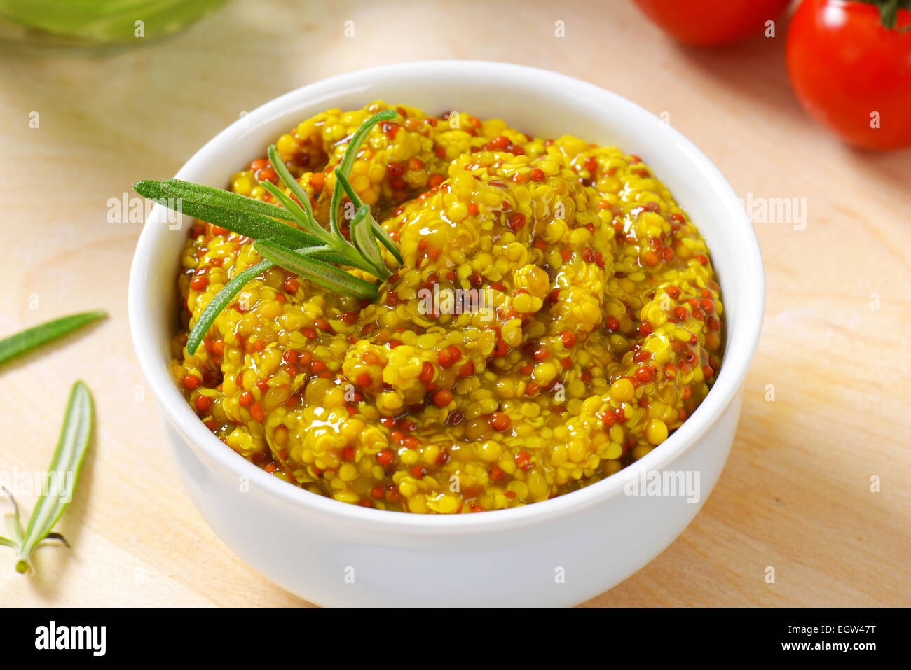 Bowl of coarse grain mustard Stock Photo - Alamy