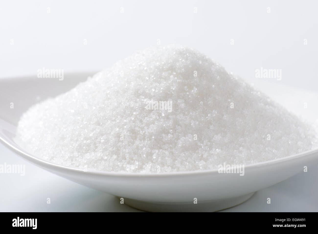 White granulated sugar in ceramic bowl Stock Photo - Alamy