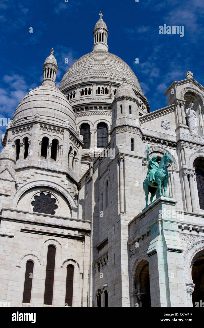 Front exterior of the Sacré-Cœur Basilica, Montmartre, Paris, France in ...