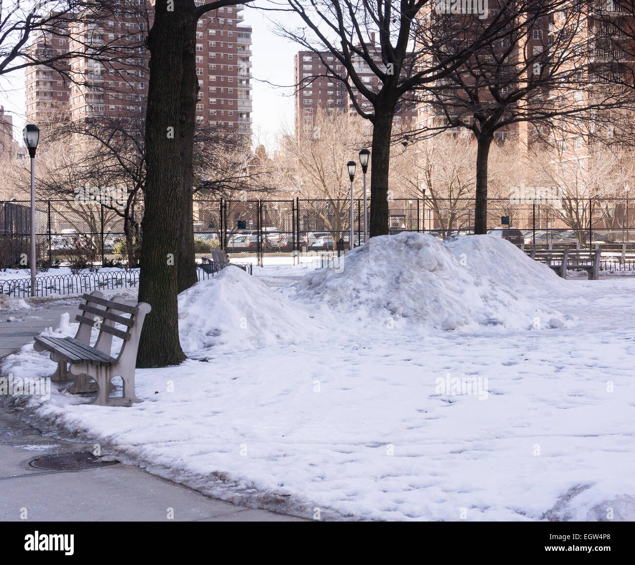 Small snow mounds hi-res stock photography and images - Alamy