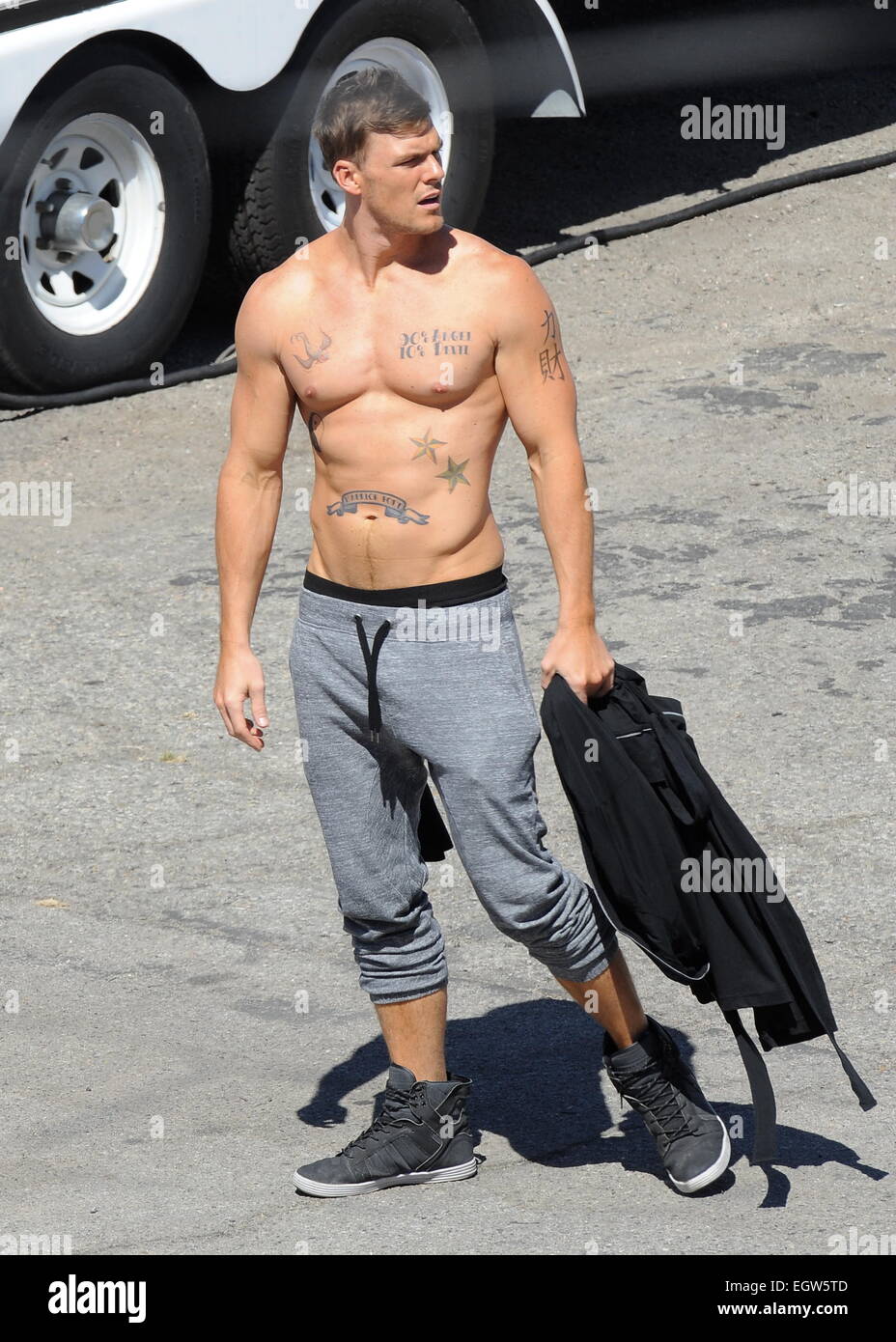 Zooey Deschanel on the set of "New Girl" filming in downtown Los ...