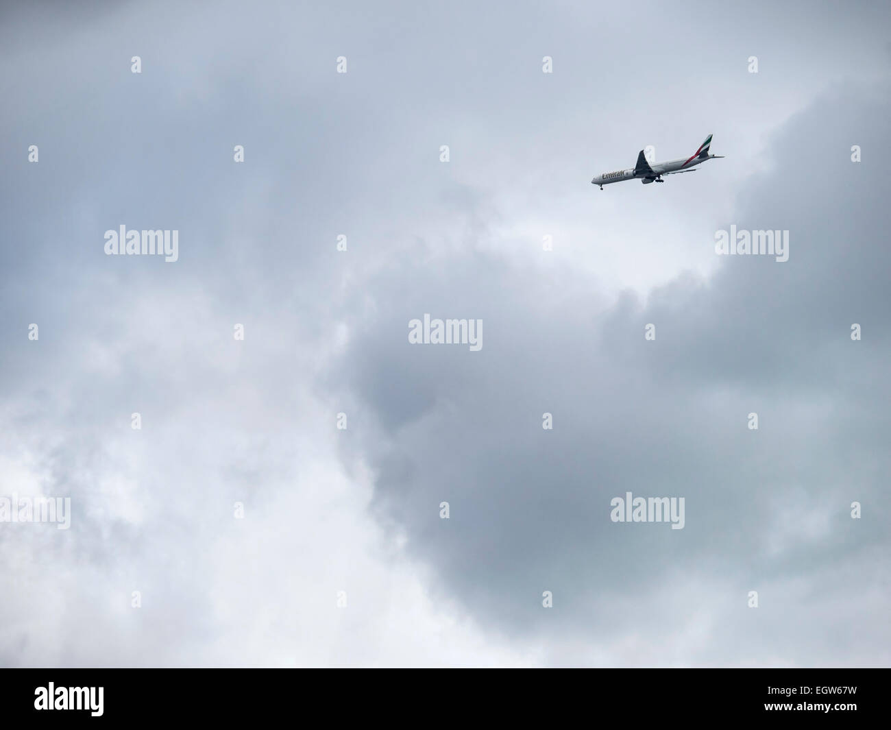 Emirates plane hi-res stock photography and images - Alamy