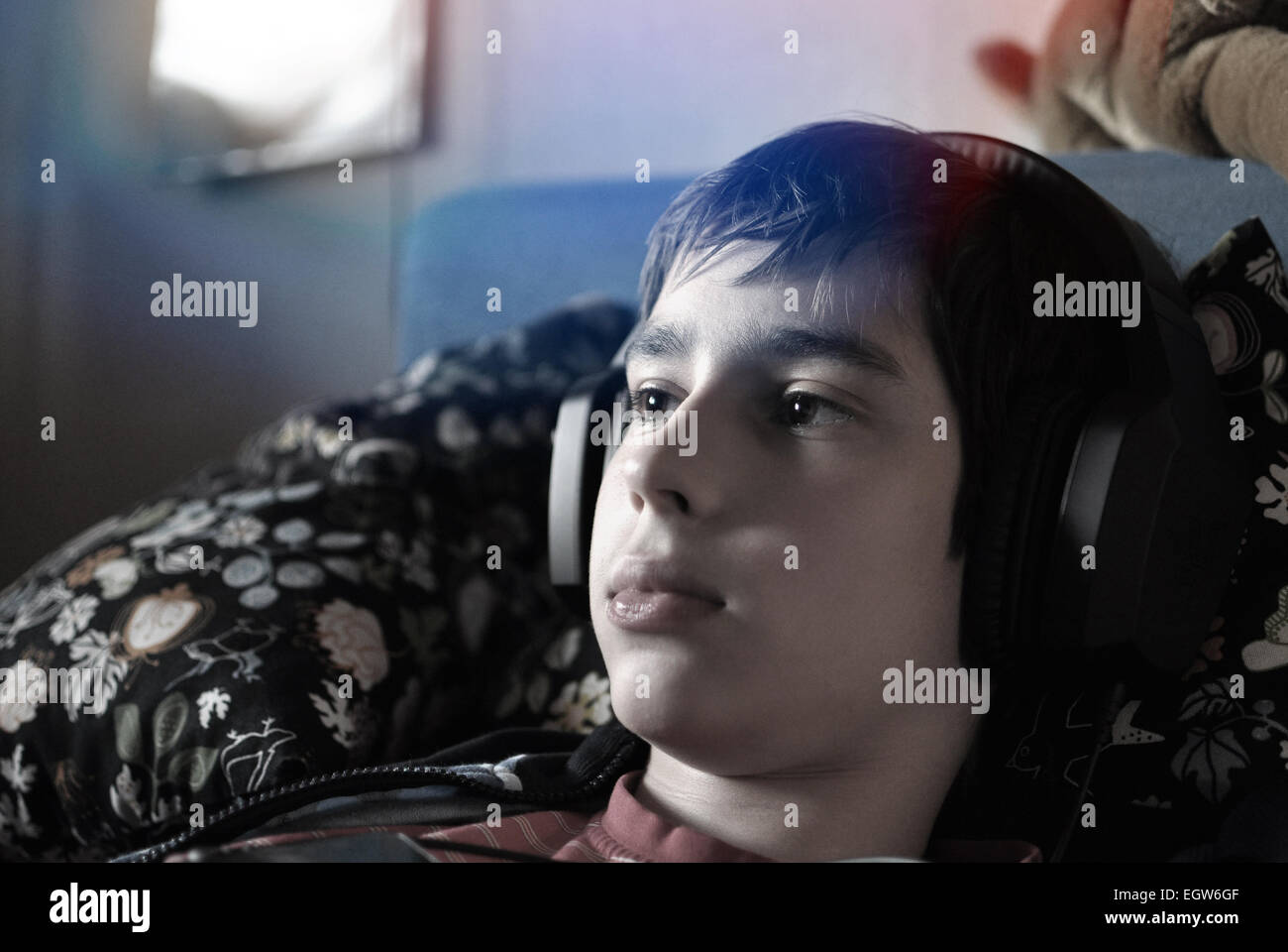 Boy radio hi-res stock photography and images - Alamy