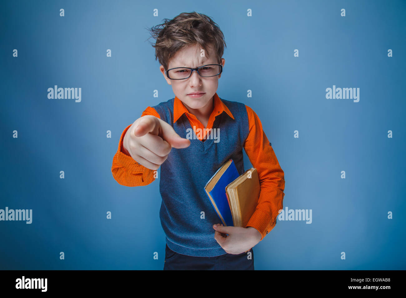 Boy with brown hair and glasses hi-res stock photography and images - Alamy