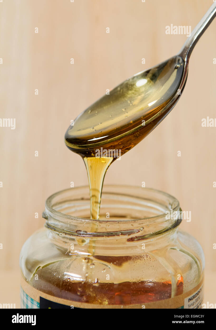 Golden syrup oozing off spoon Stock Photo - Alamy