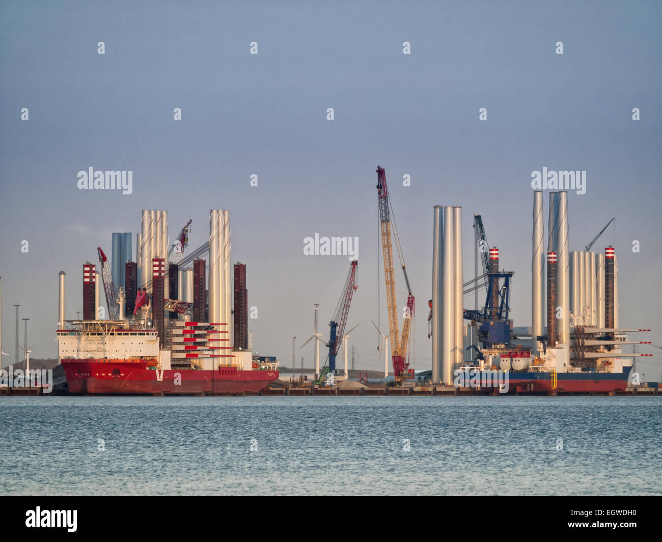 Offshore wind vessels hi-res stock photography and images - Alamy