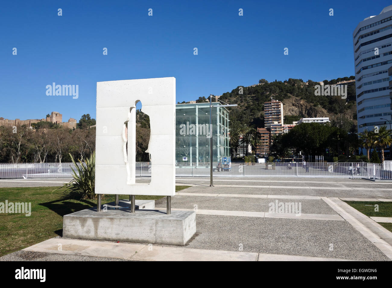 Monument The immigrants at Muelle uno, The Cube, Centre Pompidou Malaga ...
