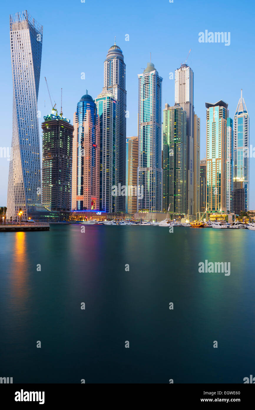 Dubai skyscrapers illumination in business hi-res stock photography and ...