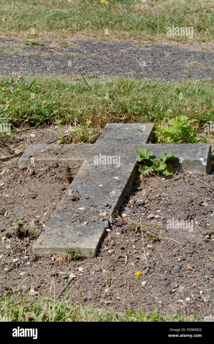Cross over grave christian cemetery hi-res stock photography and images ...
