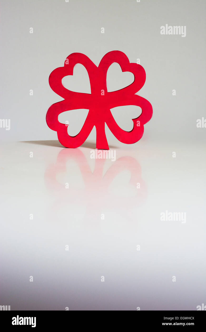Red heart four leaf clover hi-res stock photography and images - Alamy