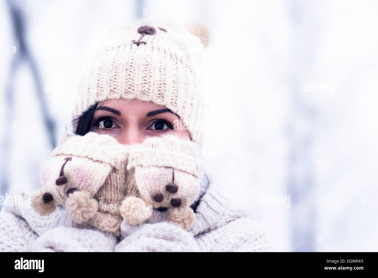 Woman covering face cold hi-res stock photography and images - Alamy