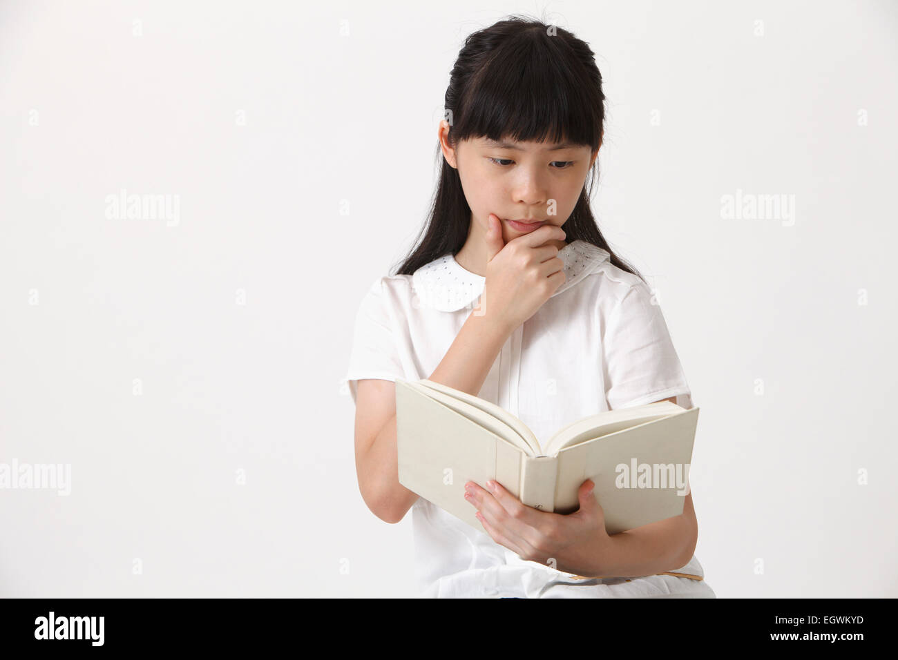 chinese girl enjoy reading book Stock Photo - Alamy