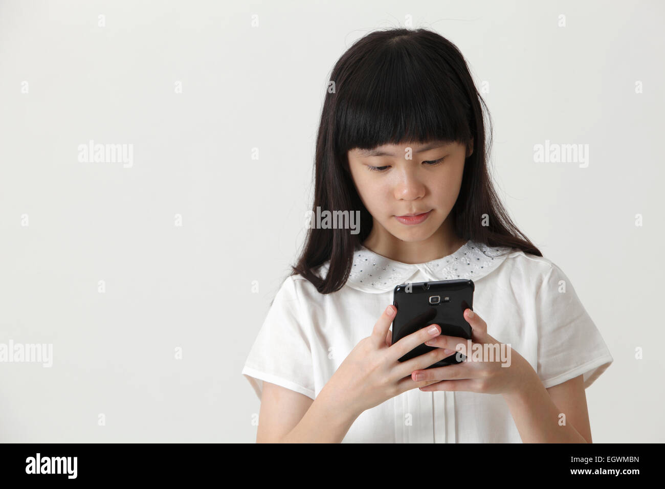 chinese girl sending text message with mobile phone Stock Photo - Alamy