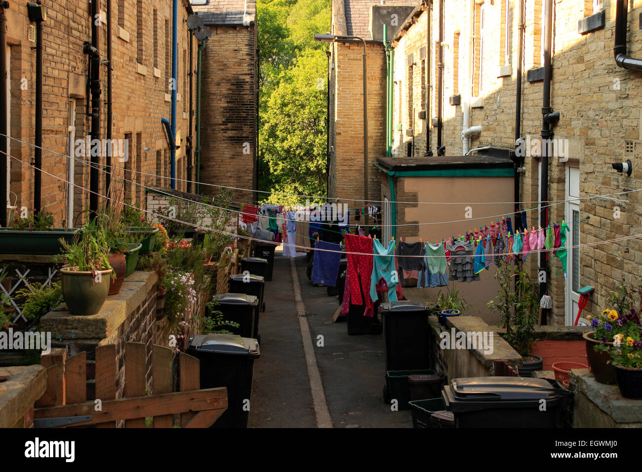 Washing on a clothes line, in a back alley, back to back terraced ...