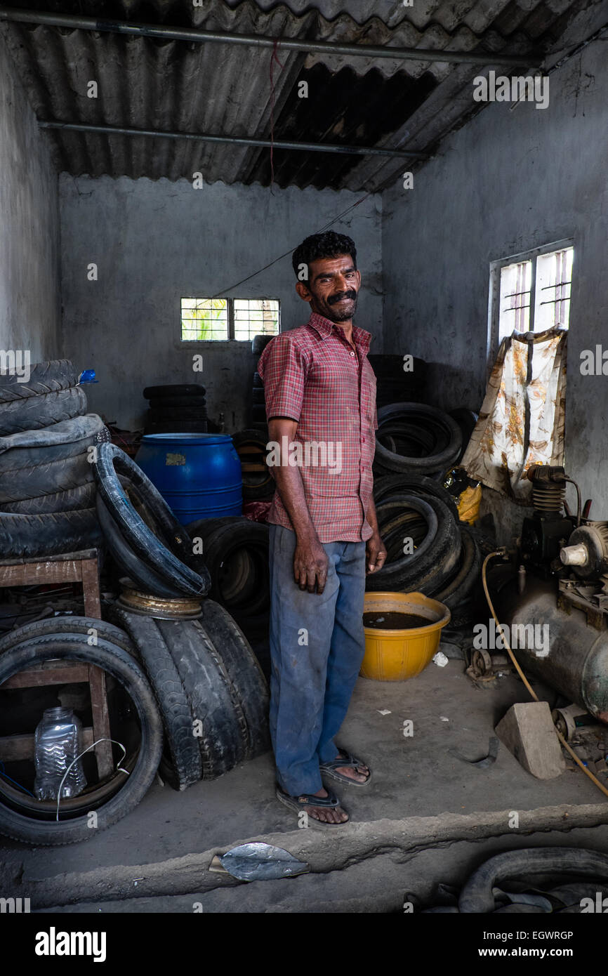 Indian mechanic hi-res stock photography and images - Alamy