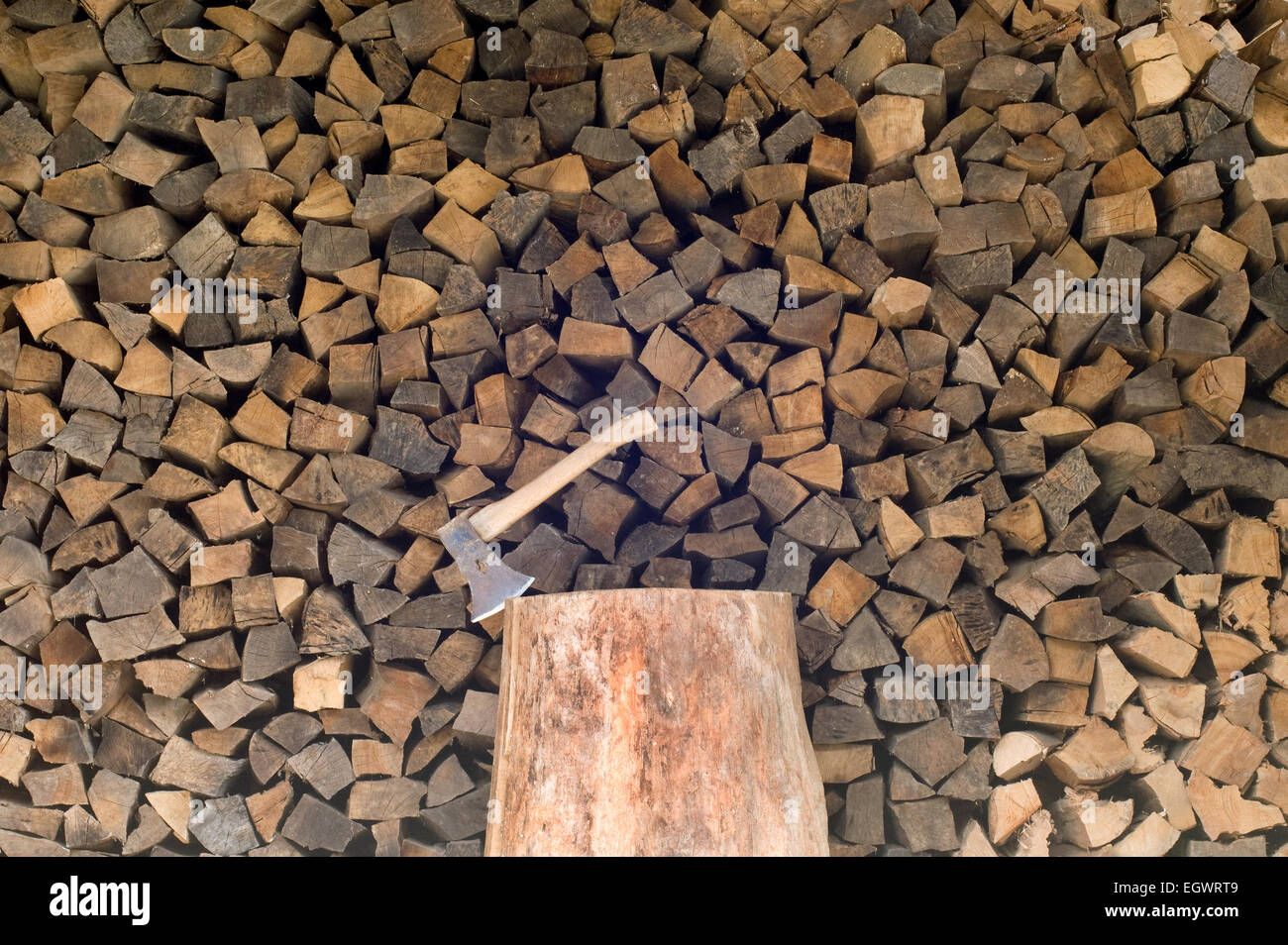 Firewood and axe hi-res stock photography and images - Alamy