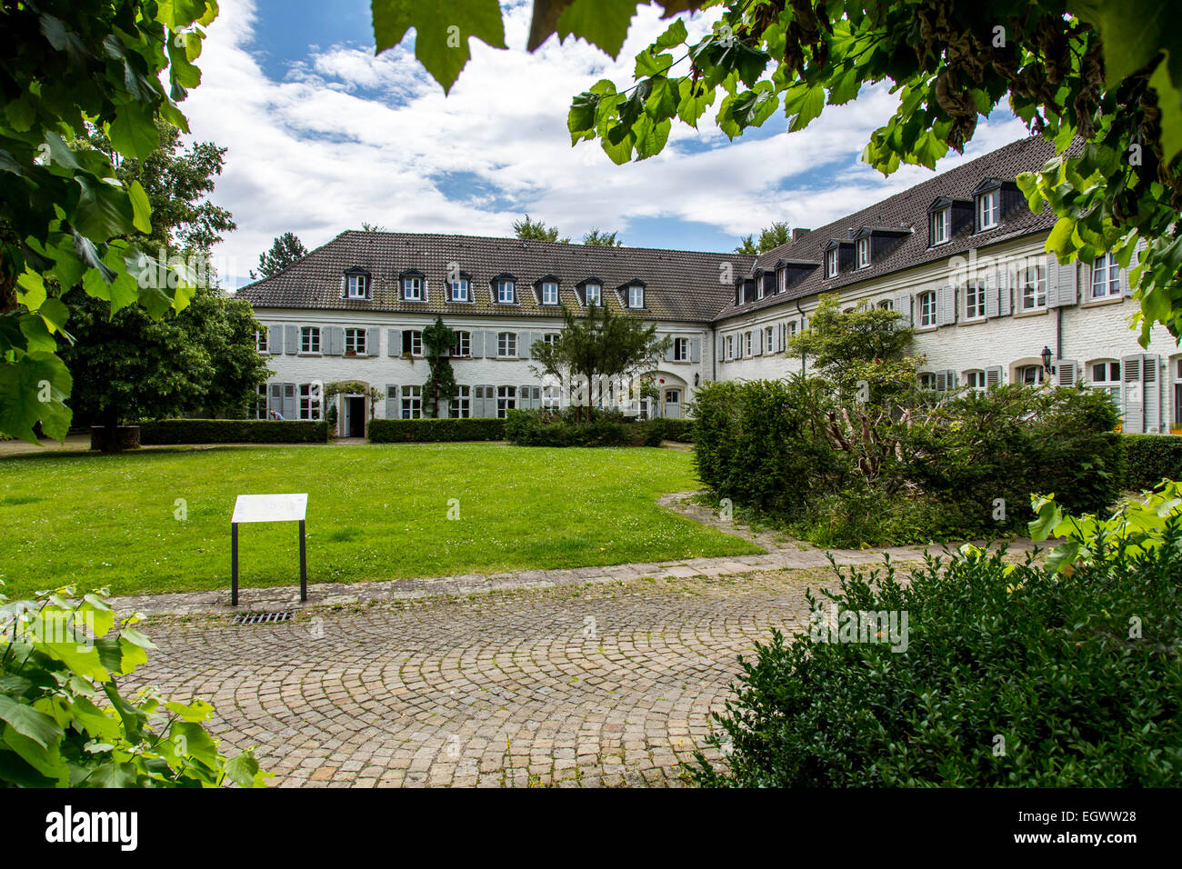Saarn monastery hi-res stock photography and images - Alamy