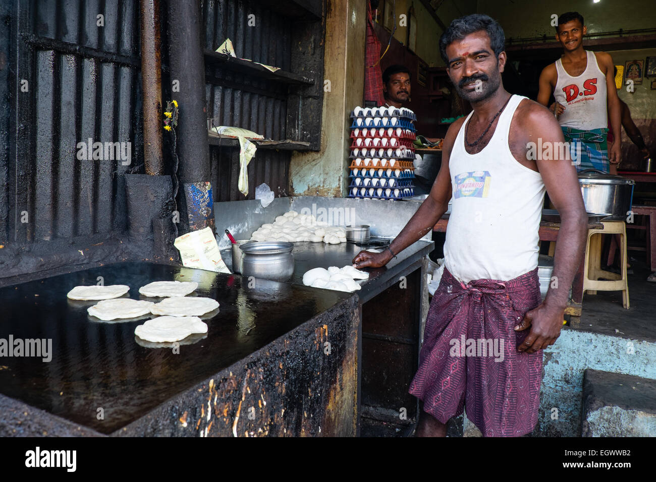 Chapatis on plate hi-res stock photography and images - Alamy
