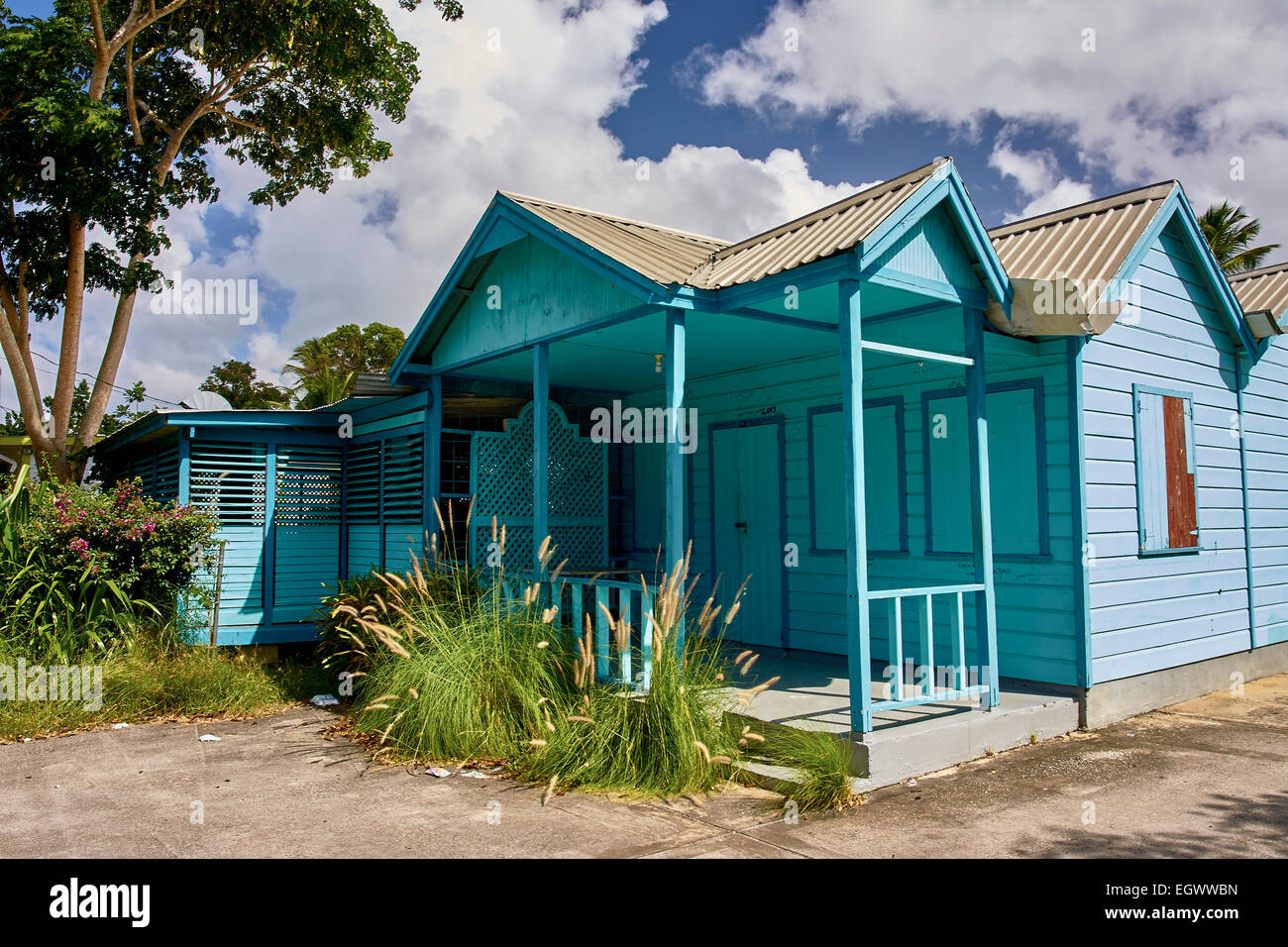 Barbados Chattel home from roadside Stock Photo - Alamy
