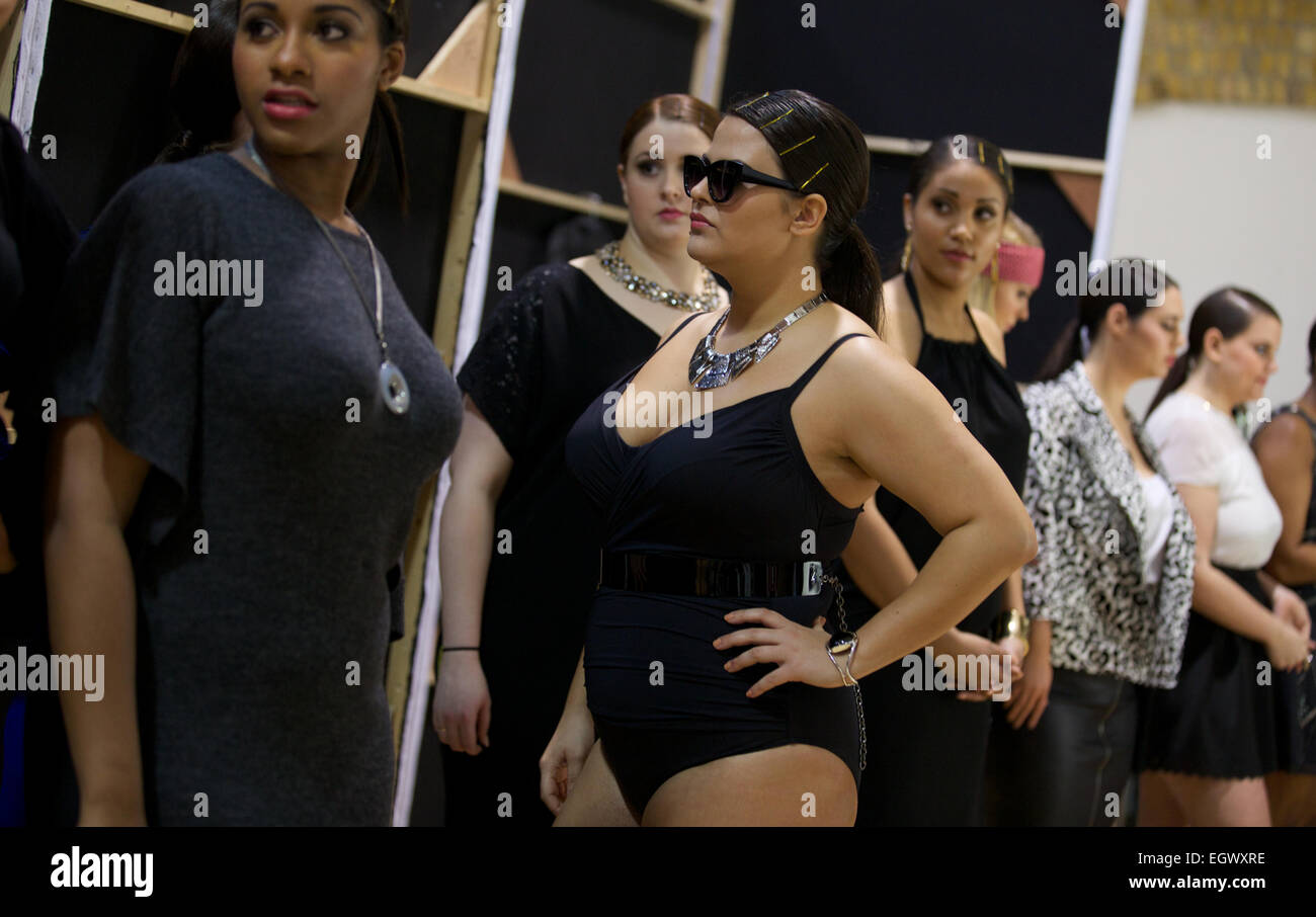 UNITED KINGDOM, London : Models are photographed back stage at the ...