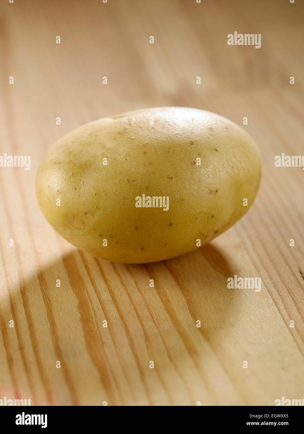 Single potato plant hi-res stock photography and images - Alamy