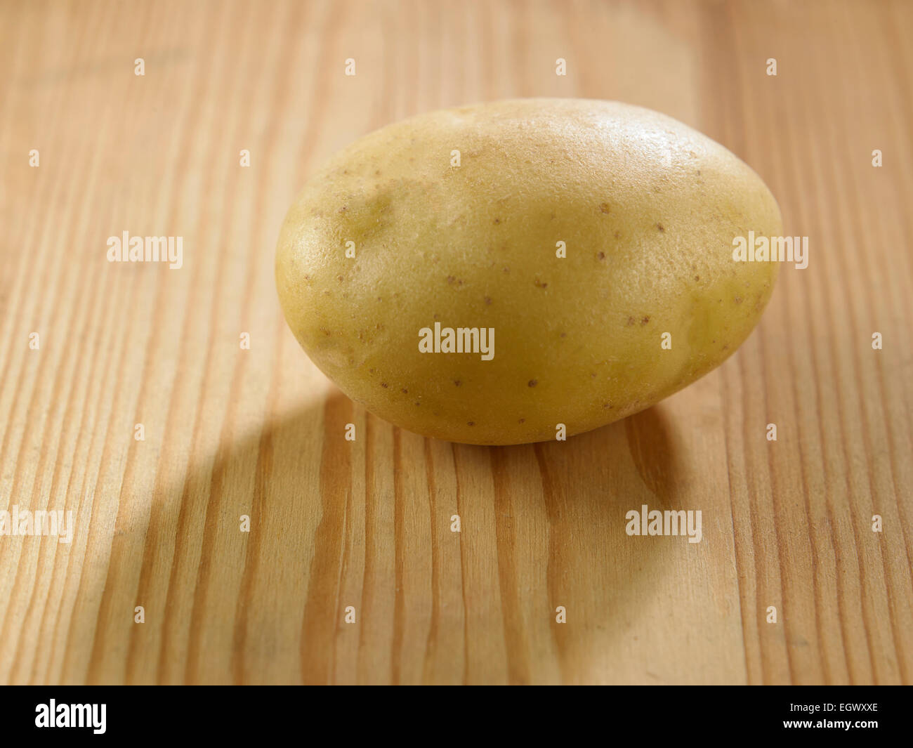 Single potato plant hi-res stock photography and images - Alamy