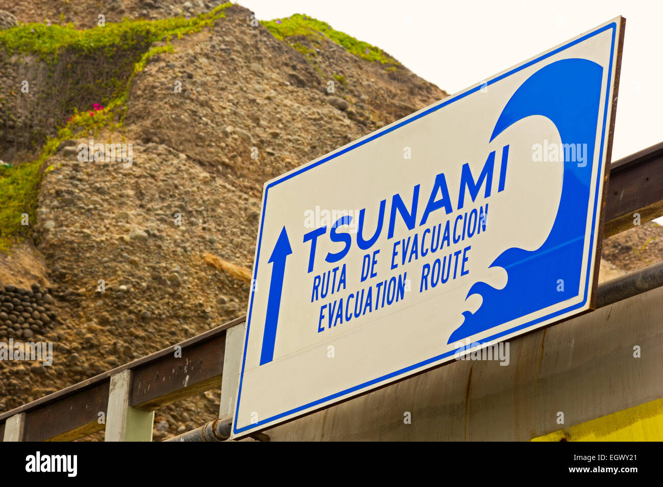 Tsunami sign hi-res stock photography and images - Alamy