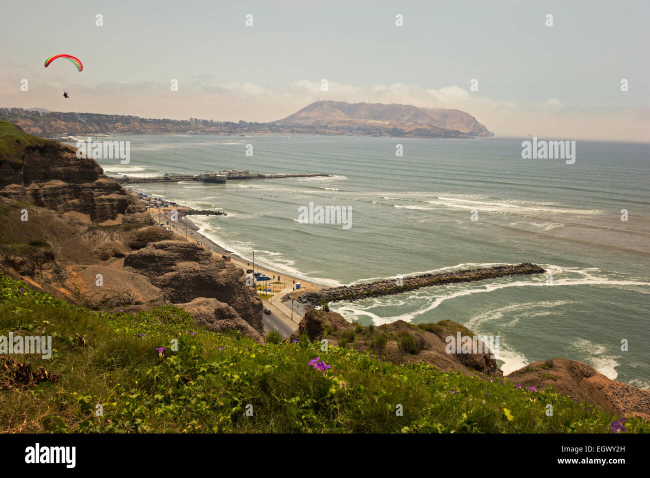 Paraglider over the rugged cliffs of Miraflores in Lima Stock Photo - Alamy