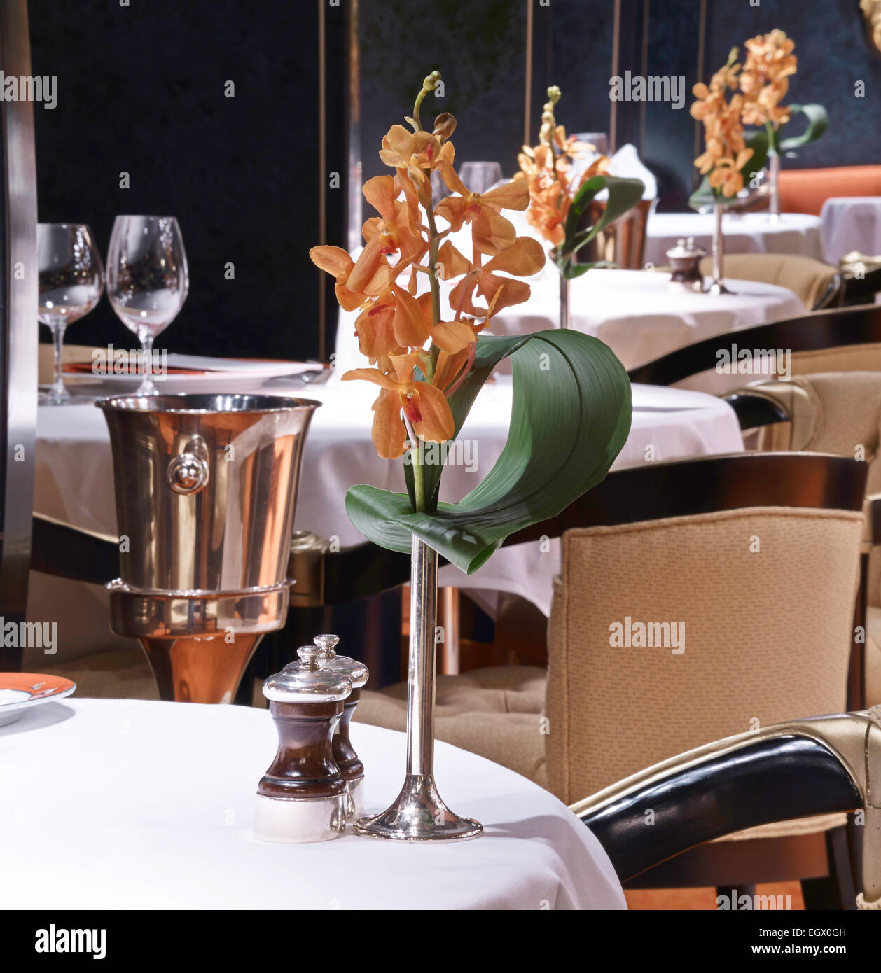 Elegant table set up for dinning room Stock Photo - Alamy