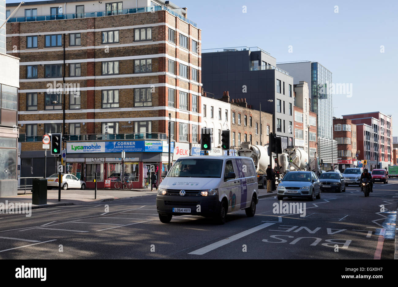 London street main road hi-res stock photography and images - Alamy