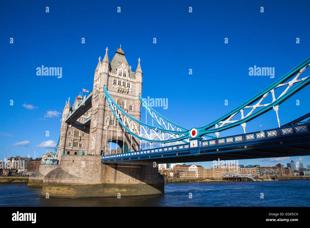 Pathway under bridge hi-res stock photography and images - Alamy