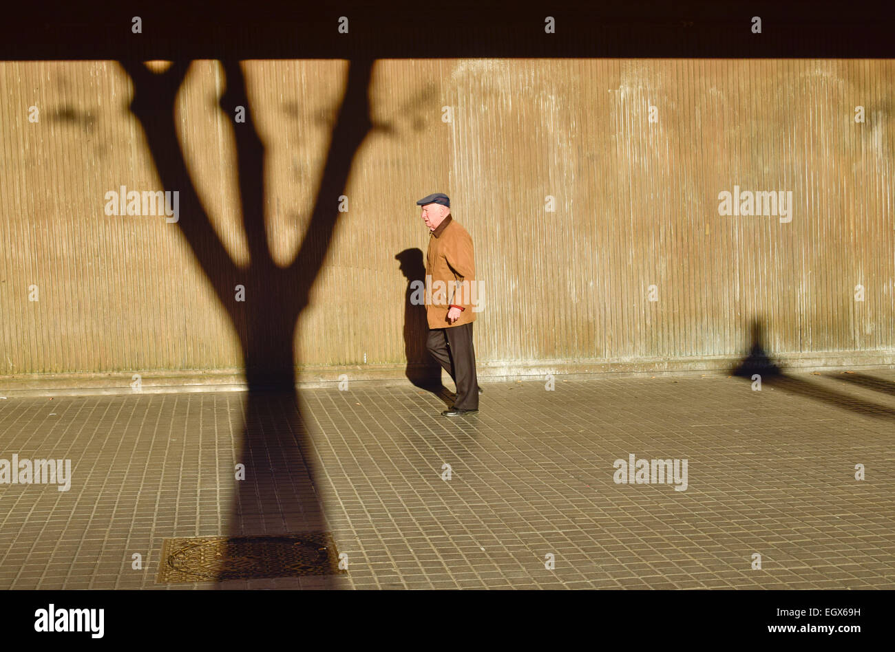 People walking along a wall Stock Photo - Alamy