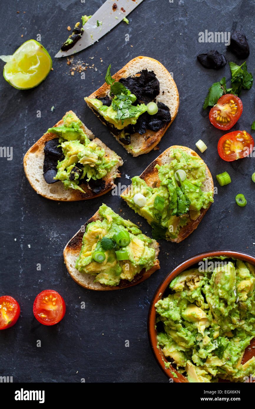 Avocado canapes hi-res stock photography and images - Alamy