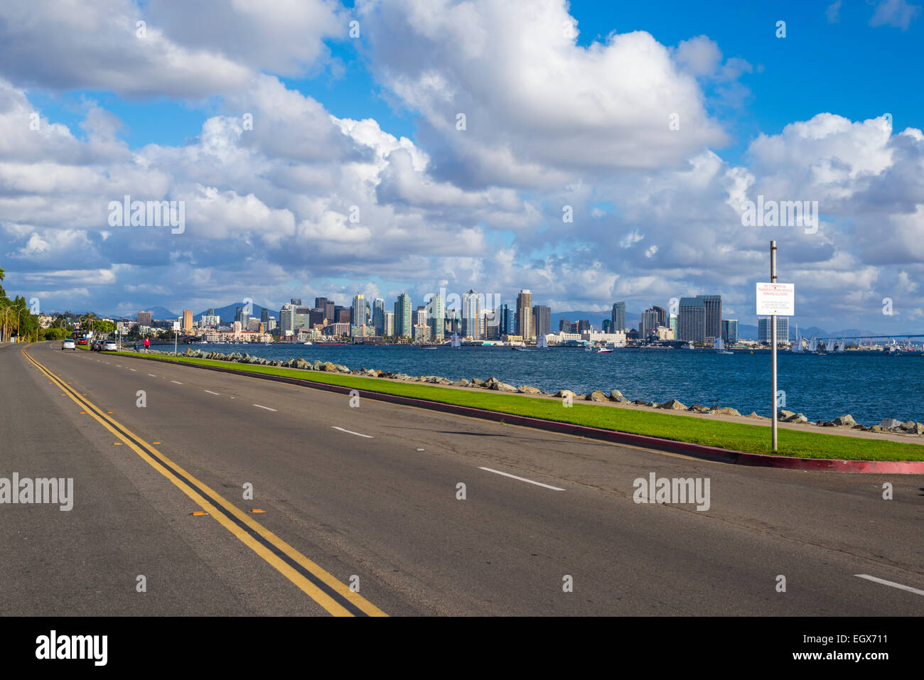 View harbor drive skyscrapers hi-res stock photography and images - Alamy