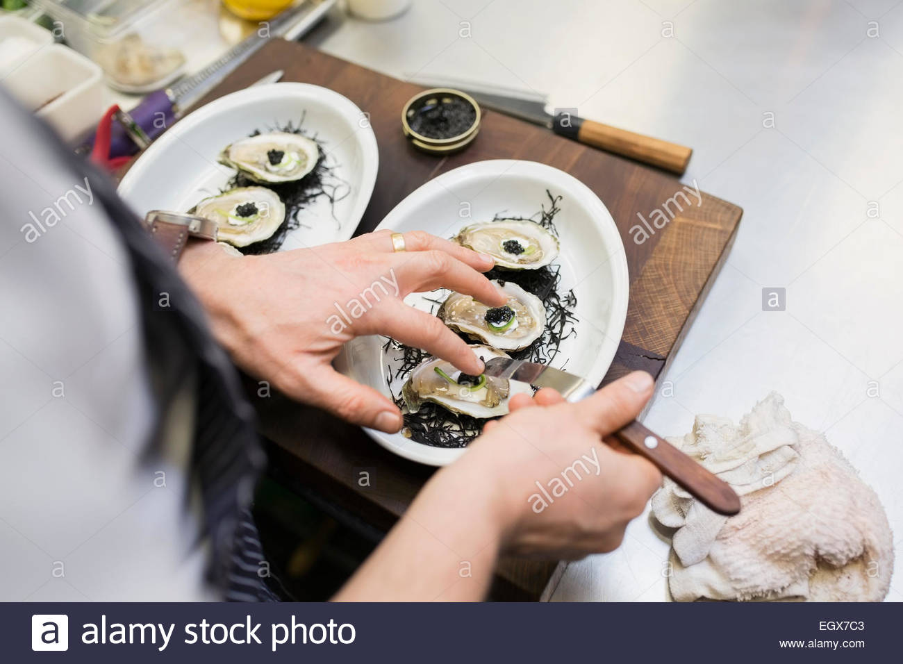 Ready to eat oysters hi-res stock photography and images - Alamy