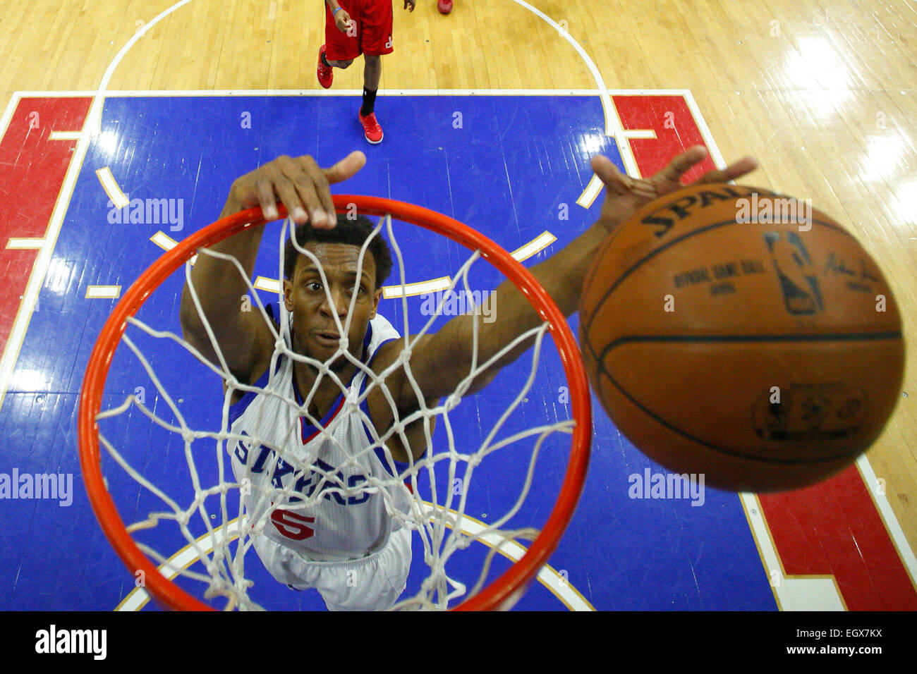 February 27, 2015: Philadelphia 76ers guard Ish Smith (5) reaches for ...