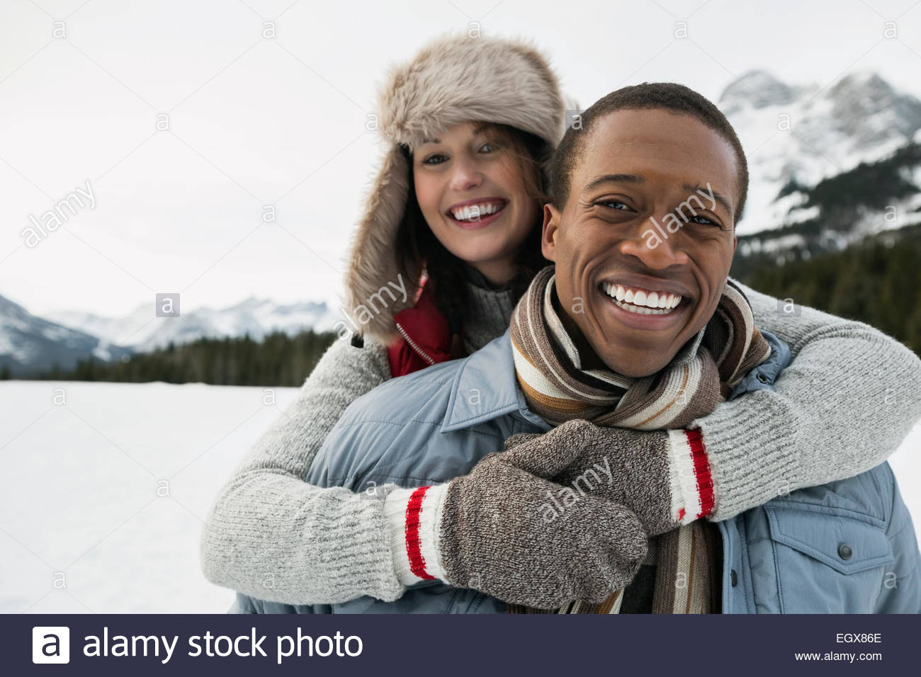 Couple hugging in field hi-res stock photography and images - Alamy