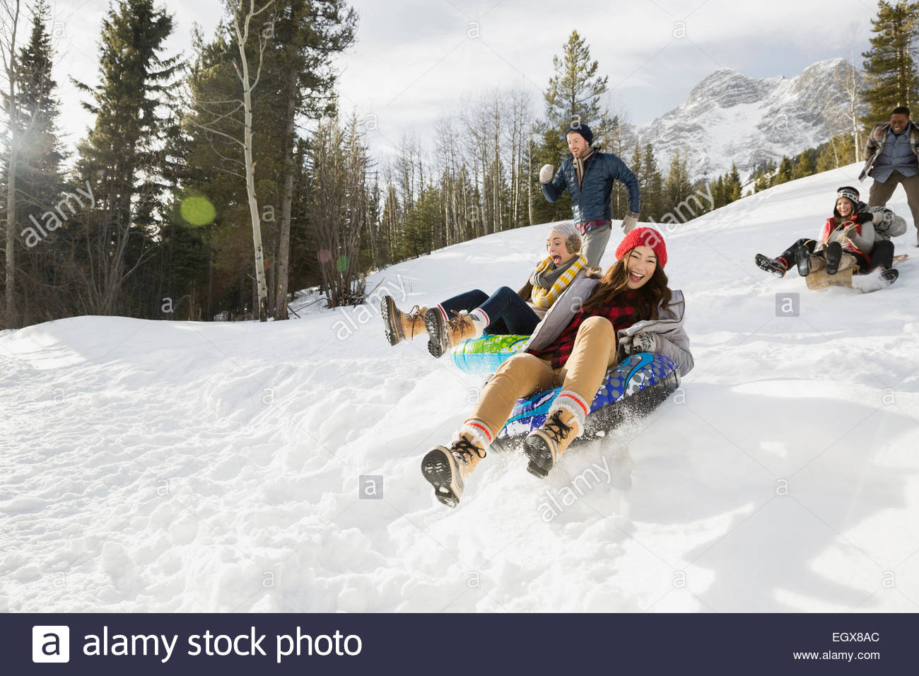 Friends snow hi-res stock photography and images - Alamy