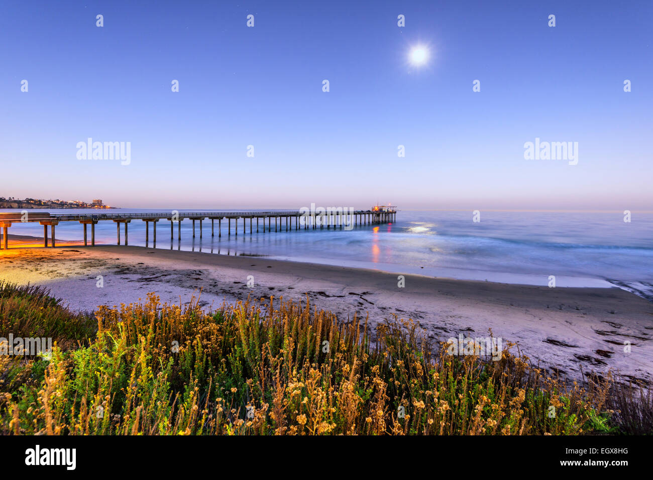Scripps pier hi-res stock photography and images - Alamy