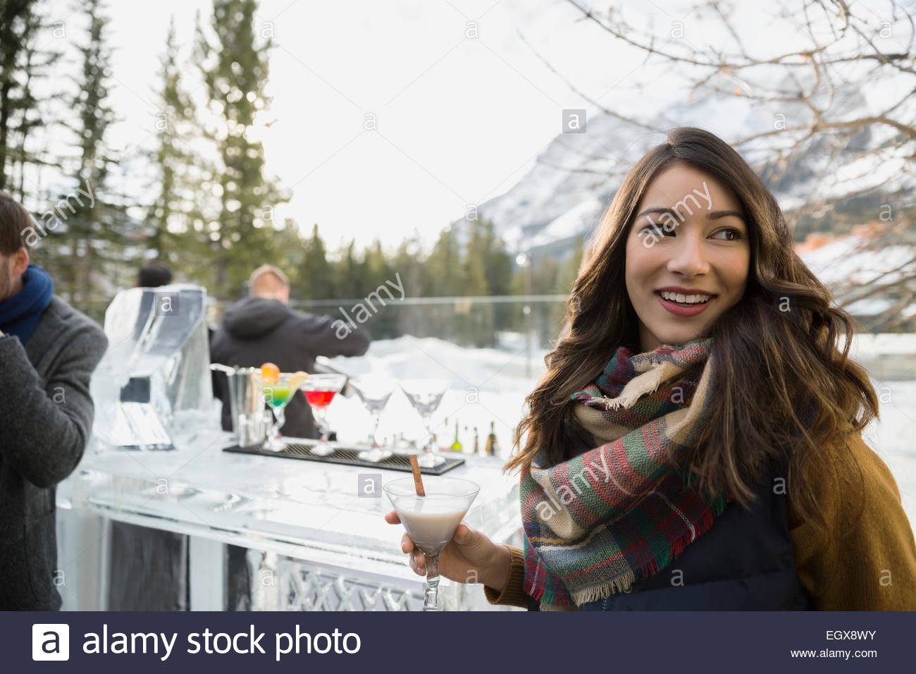 Women cocktail bar hi-res stock photography and images - Alamy