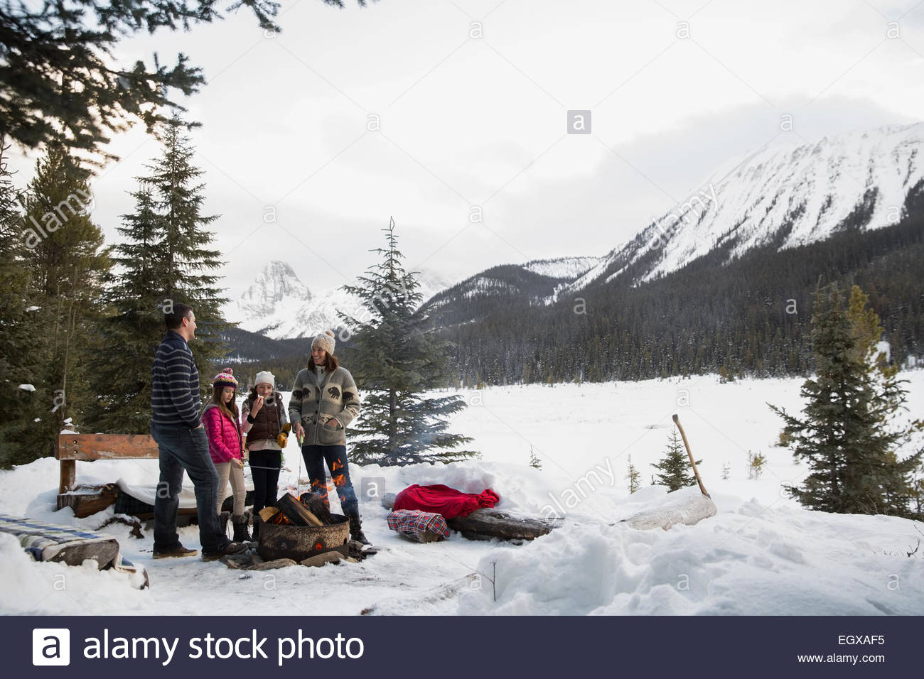 Family fire hi-res stock photography and images - Alamy