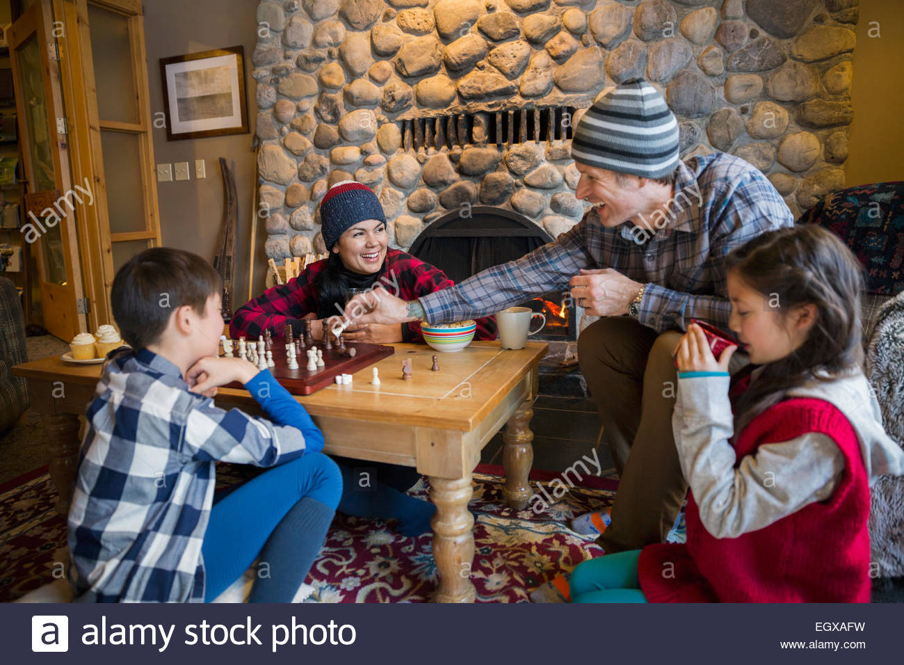 Happy father son chess hi-res stock photography and images - Alamy