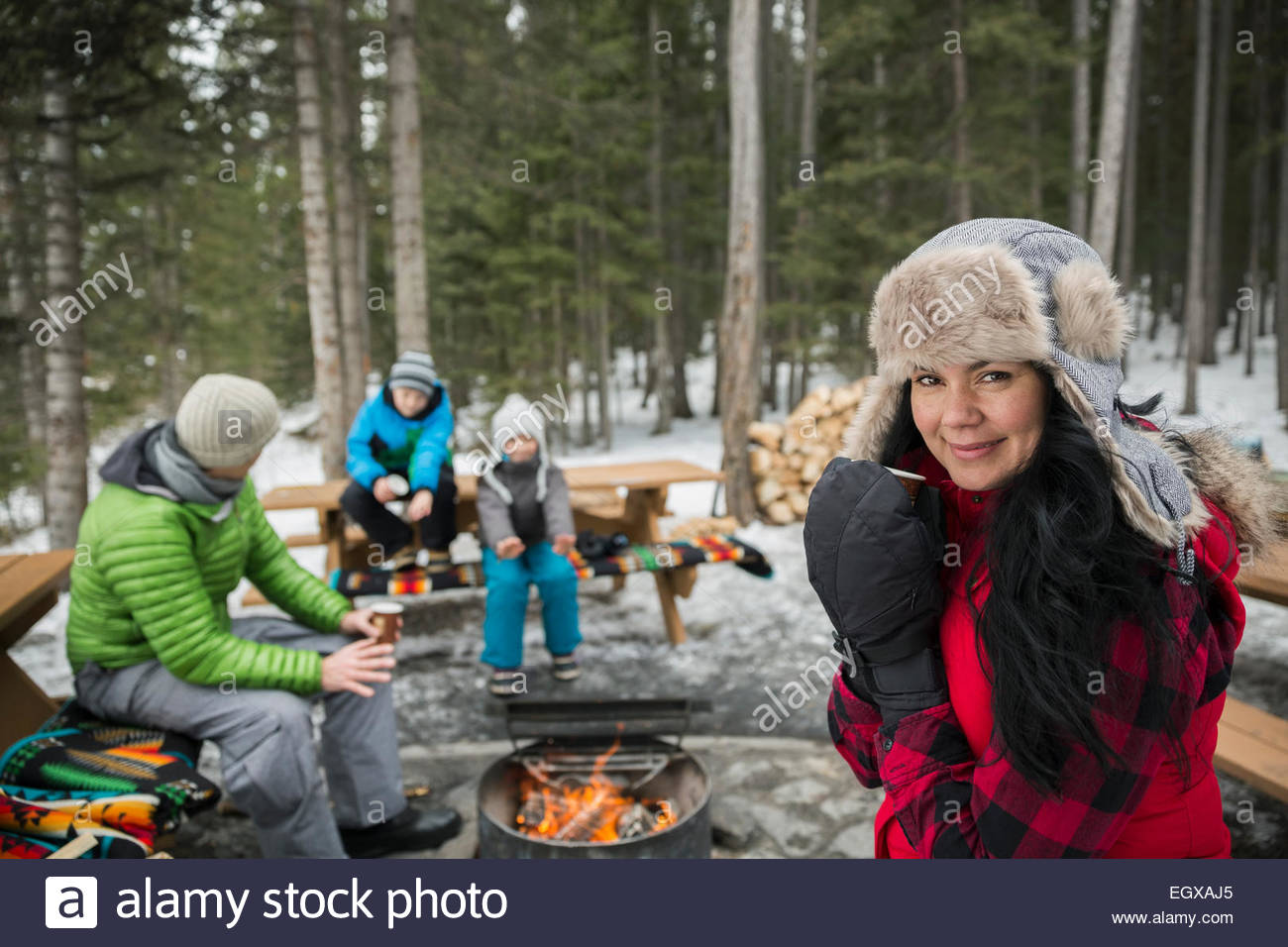 Sitting around fire pit hi-res stock photography and images - Alamy