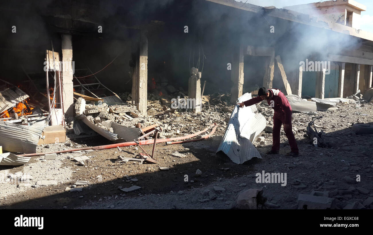 Fallujah, Iraq. 3rd Mar, 2015. A man carries a piece of rubble of ...