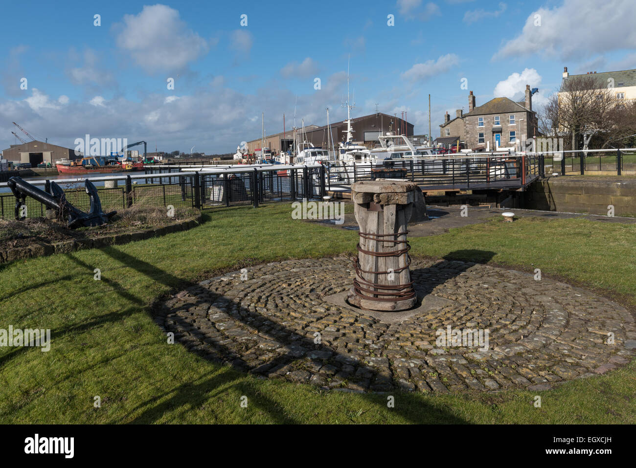 An ancient capstan on the quayside at Glasson Dock Stock Photo - Alamy