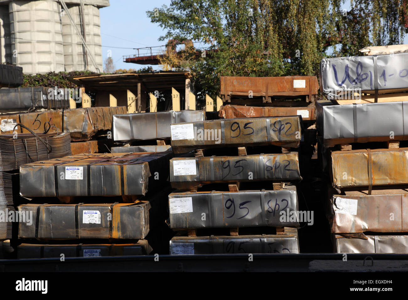 warehouse for shipping, handling and storage of sheet metal in packs ...