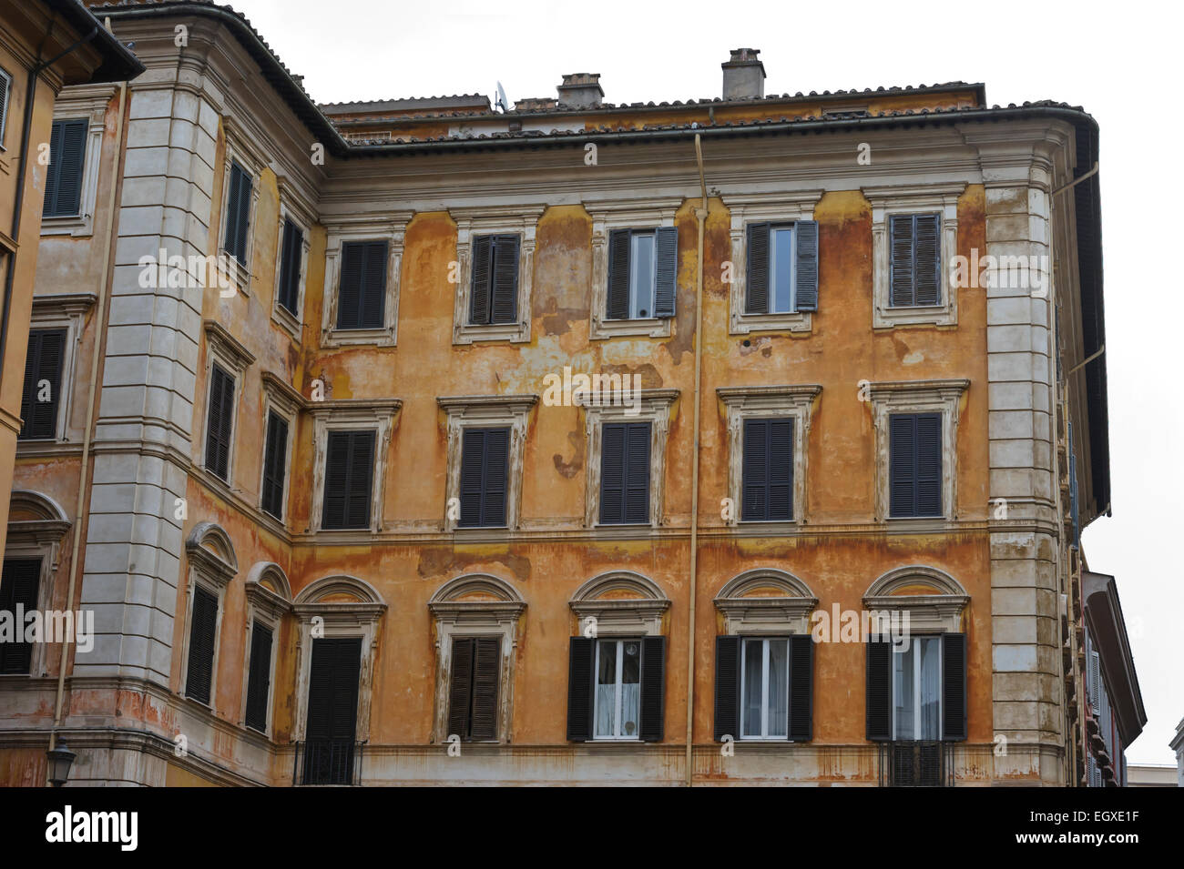 The exterior of a traditional Italian building in Rome, Italy Stock ...